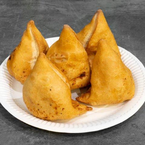 Fresh Punjabi Samosas – Dadoos